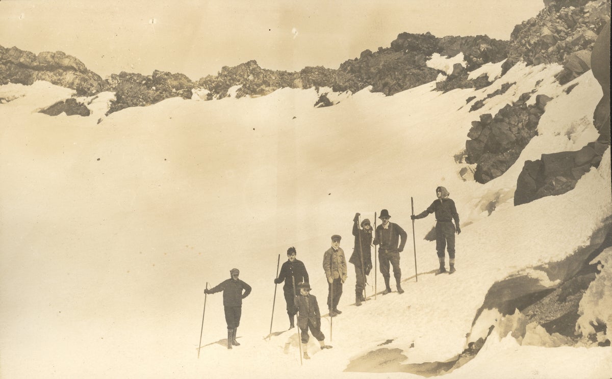 A Look Back at Washington's Pioneering Female Mountaineers
